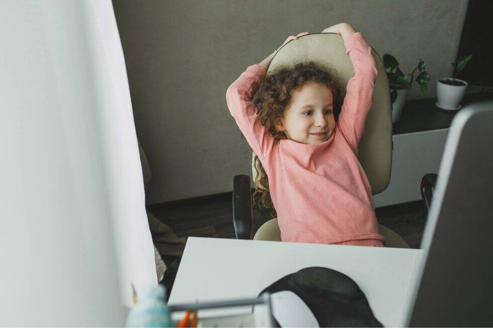 Kids and Posture: Screen Time Habits that Protect the Spine