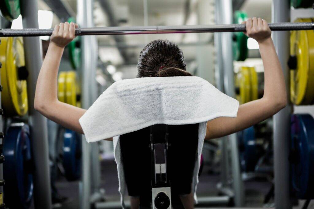 Lifters at the Gym: Form Cues that Protect Your Back | Family ...